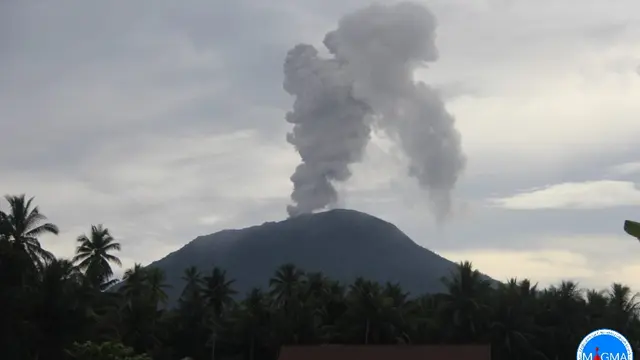 Gunung Ibu Erupsi Lagi Jumat Pagi 5 Januari 2024, Semburkan Abu Vulkanik Setinggi 1.000 Meter ...