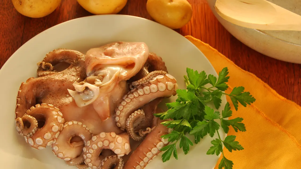 5 Cara Memasak Gurita agar Empuk dan Enak tanpa Panci Presto - Food ...