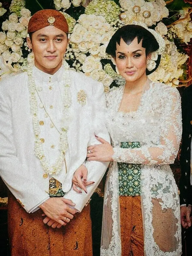8 Tahun Menikah, Ini 8 Potret Sara Wijayanto dan Demian Aditya yang ...