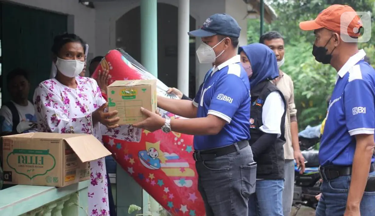 FOTO: BRI Bangun Posko BRI Peduli Bencana di Lumajang - Foto Liputan6.com