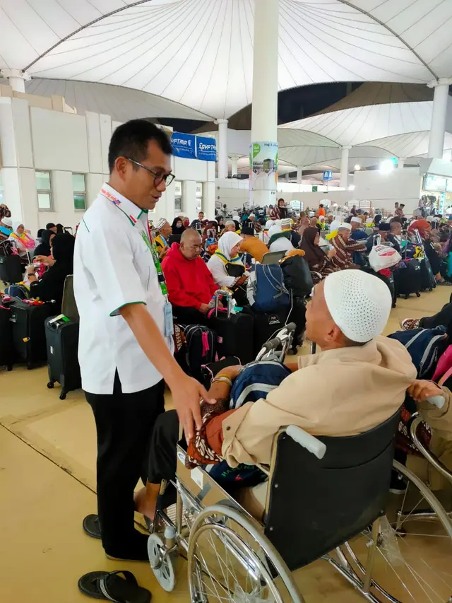 5.182 Jemaah Haji Khusus Mulai Kembali ke Tanah Air - Islami Liputan6.com