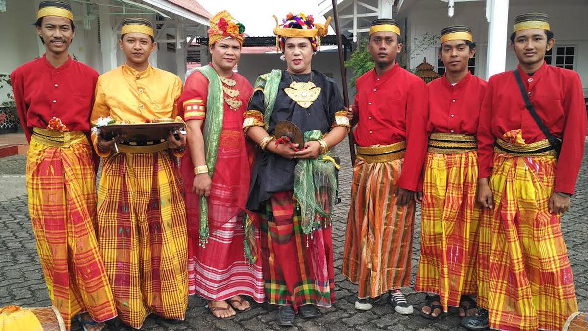 Ketika Bissu Jadi Penyambut Tamu - Regional Liputan6.com