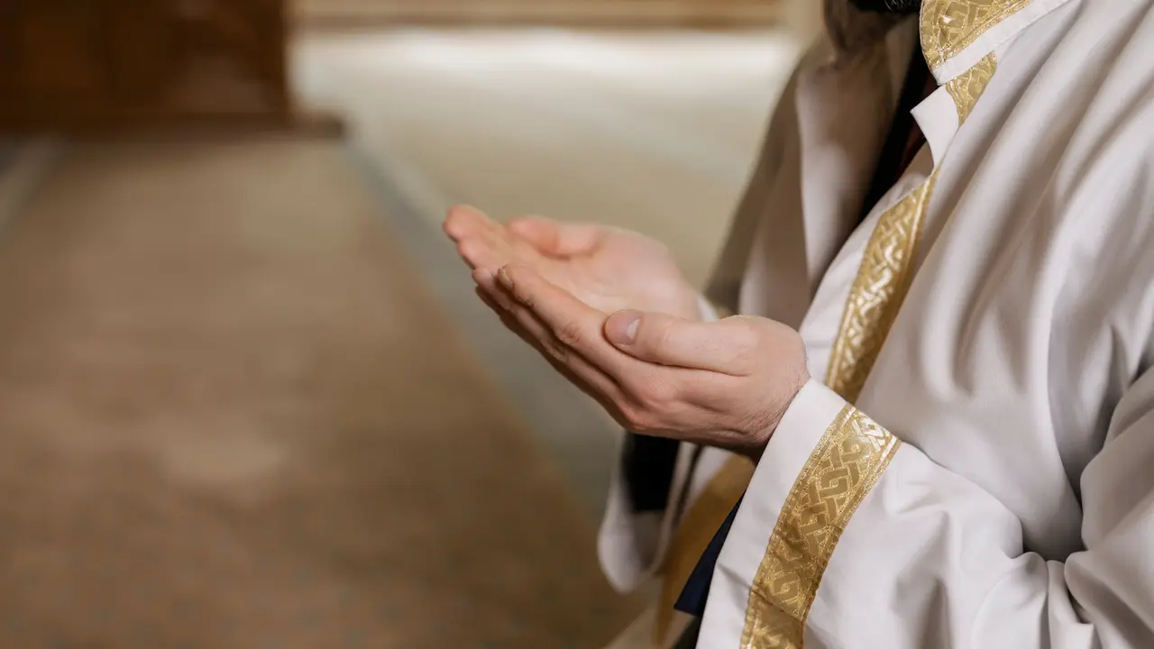 Doa Sholat Taubat 2 Rakaat, Lengkap Bacaan Niat hingga Tata Caranya ...