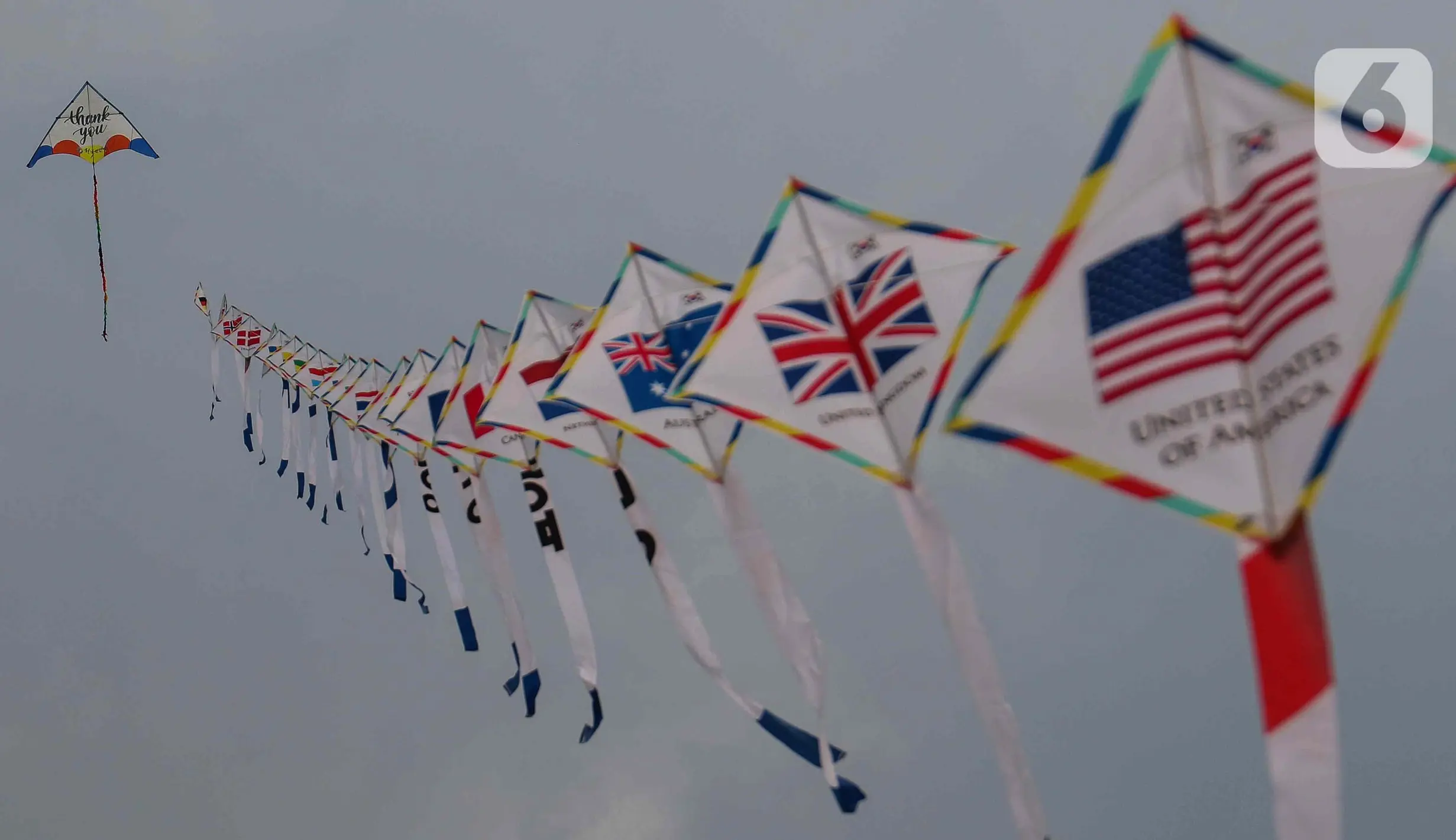 Beragam Bentuk Layang-layang Hiasi Langit Pantai Lagoon Ancol Jakarta ...