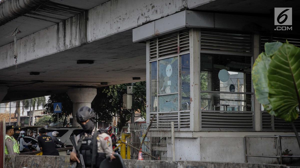 Akibat Bom Kampung Melayu, Halte Transjakarta dan Angkot Rusak