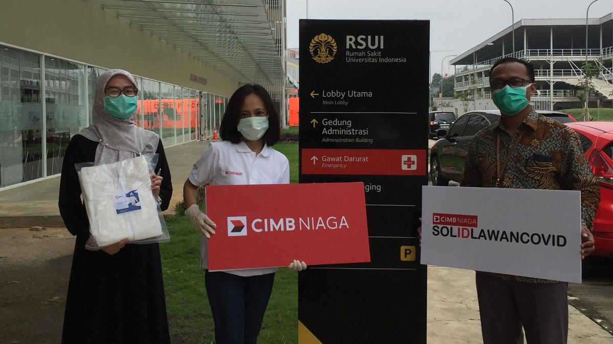 CIMB Niaga Serahkan 500 APD ke RSUI Depok dan RS Marinir Cilandak
