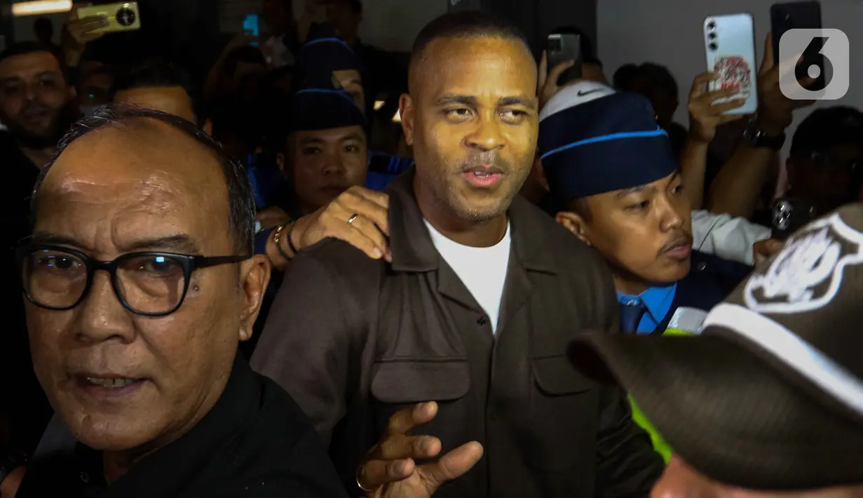 Momen Pelatih Baru Timnas Indonesia, Patrick Kluivert Tiba di Bandara Soetta - Foto Liputan6.com