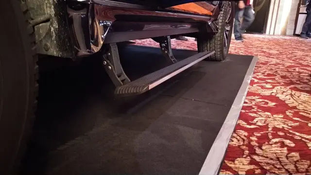 Electric Footstep Permudah Akses SUV, Berapa Harganya? - Otomotif ...
