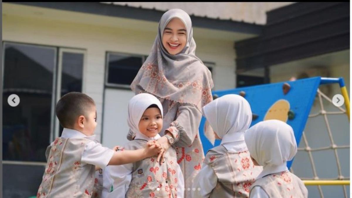 Ria Ricis Bangun Sekolah Anak Usia Dini dengan Oki Setiana Dewi, Ada ...