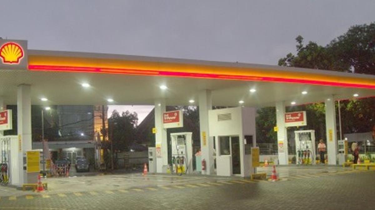Mulai Hari Ini BBM Shell Turun Harga, Jenis Setara Pertamax Jadi Rp13 ...