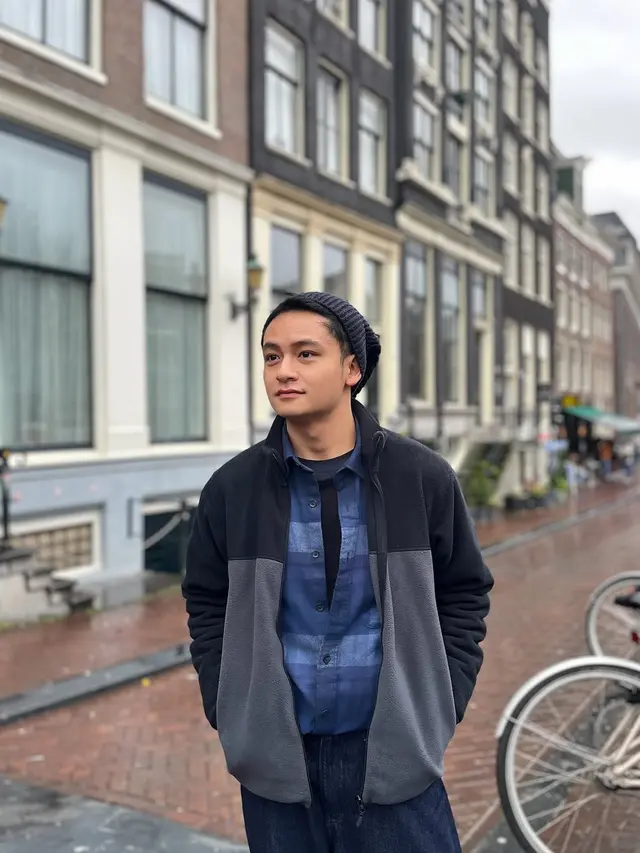 5 Potret Randy Martin Liburan ke Luar Negeri, Tampil Formal hingga Kasual Curi Atensi - Hot ...