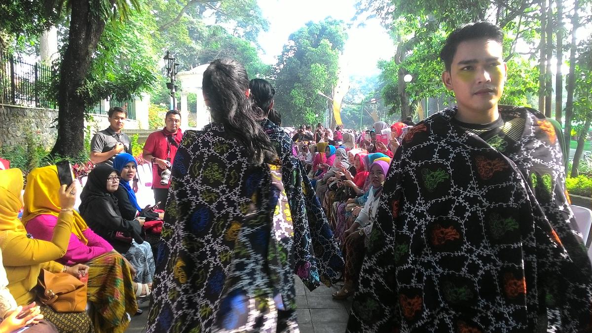 Angkot Jadi Motif Batik Kota Bogor - News Liputan6.com