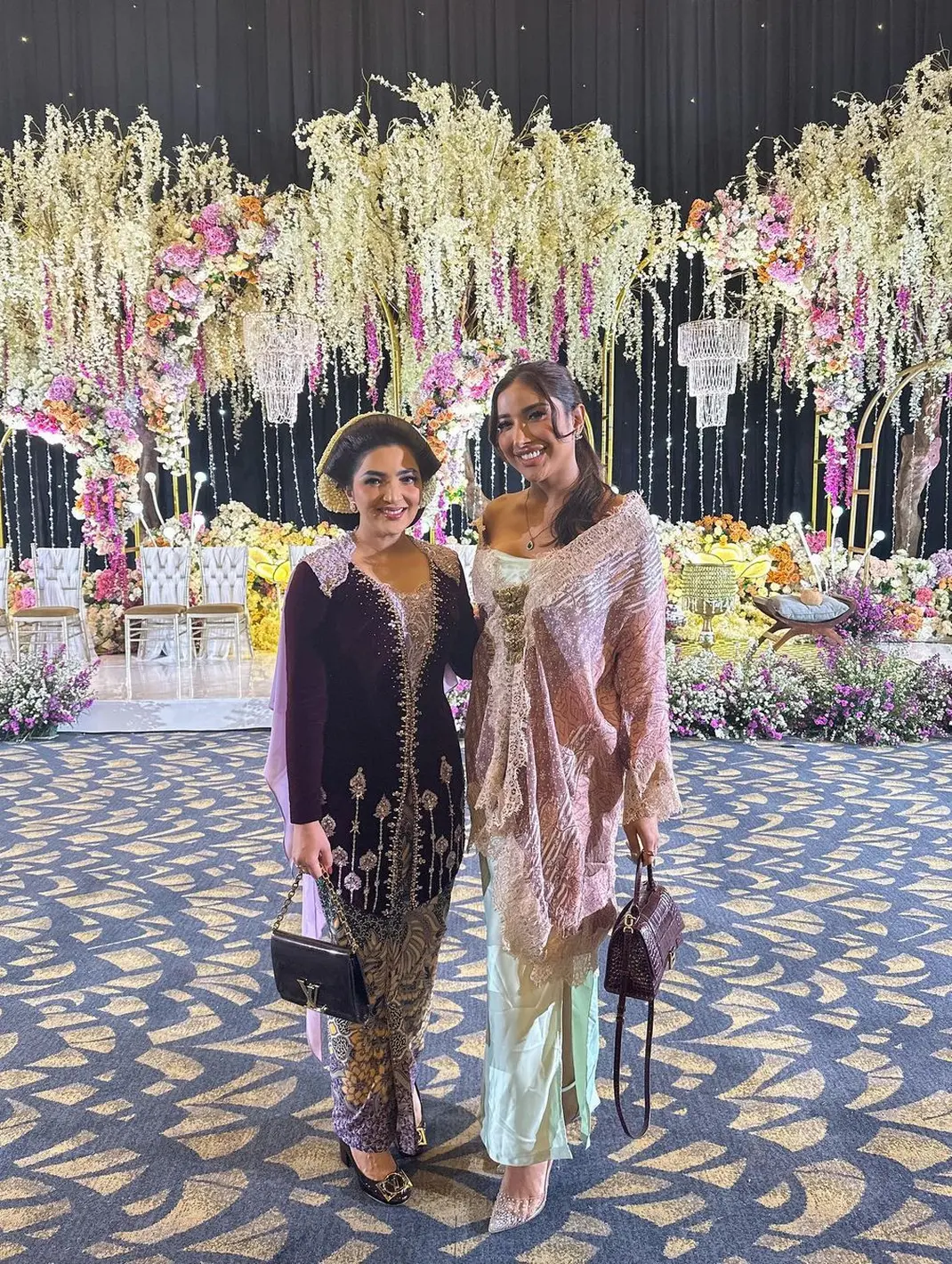 8 Potret Seleb Pakai Kebaya di Acara Mitoni Aurel Hermansyah, dari Ashanty, Kris Dayanti hingga ...