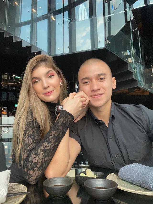 7 Potret Romantis Mikaila Patritz dan Suami, Sama-Sama Blasteran