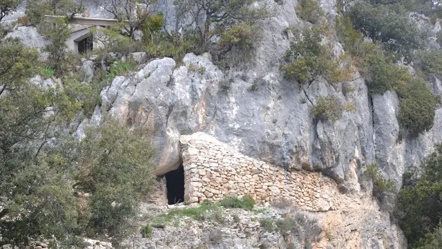 Abris Sous Roche Adalah Ceruk, Pahami Fungsinya bagi Manusia Purba di ...