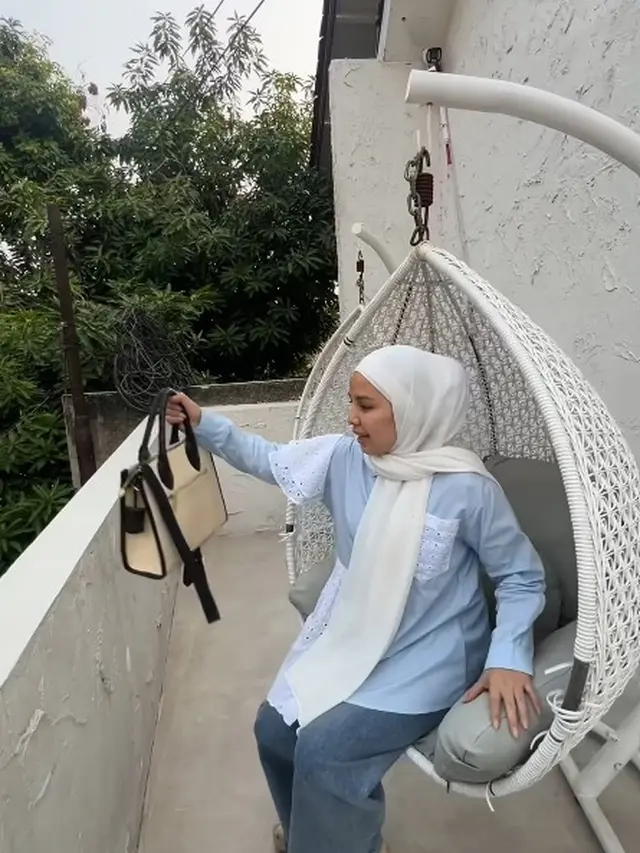 Lihat 10 Potret Kos-kosan Milik Tya Ariestya di Karawang yang Mewah, Kunci Parkir Canggih Pakai ...