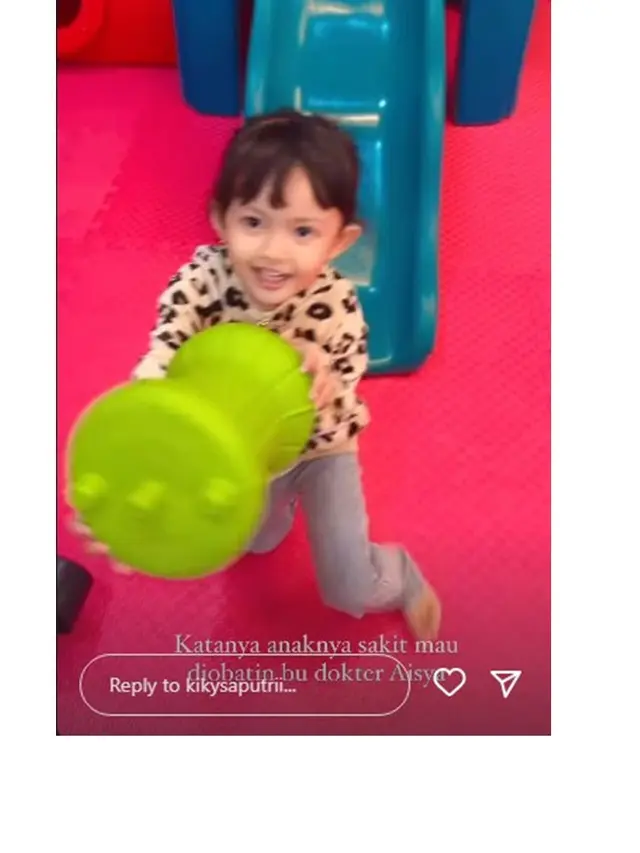 7 Potret Kiky Saputri dan Suami Ajak Anak Angkat Liburan Bersama, Curi Perhatian - Hot Liputan6.com