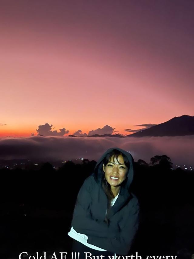 7 Momen Liburan Shanty Paredes di Bali, Nikmati Sunrise di Gunung Batur