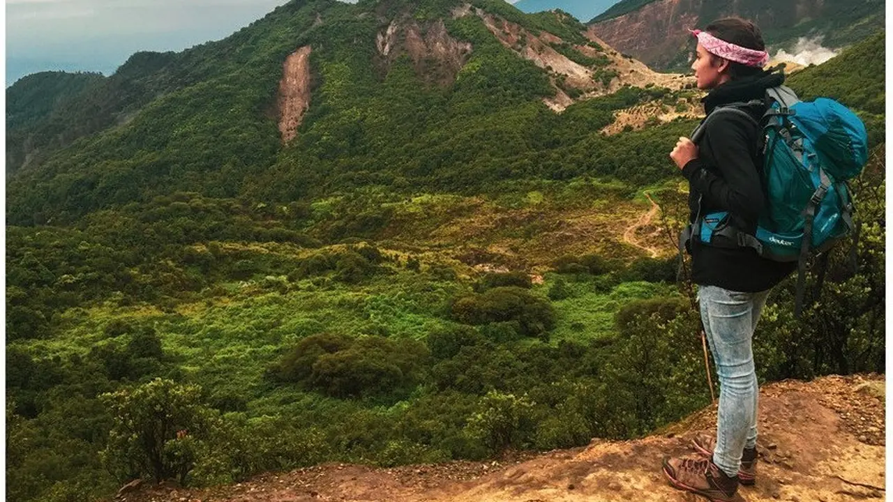 6 Potret Nadine Alexandra saat Menikmati Wisata Alam, Aktif di ...