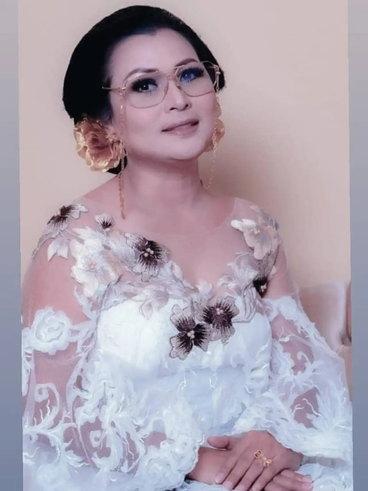 Potret Polisi Cantik Vivick Tjangkung, Dulu Jadi Penyanyi dan ...