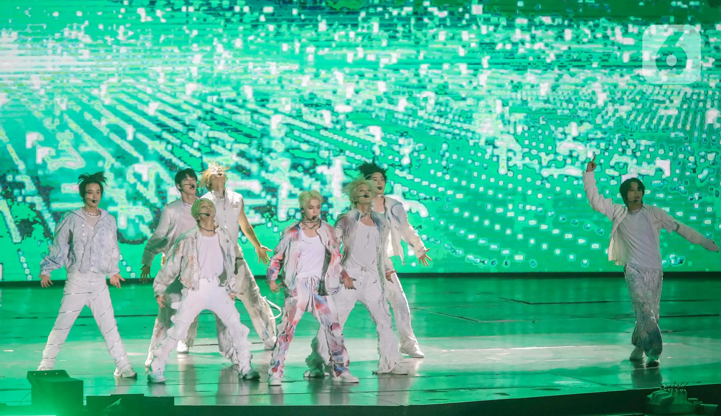 Kemegahan Konser NCT 127 Guncang Indonesia Arena - Foto Liputan6.com