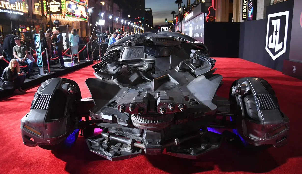 PHOTO: Penampakan Mobil Canggih Batman di Pemutaran Perdana Justice ...