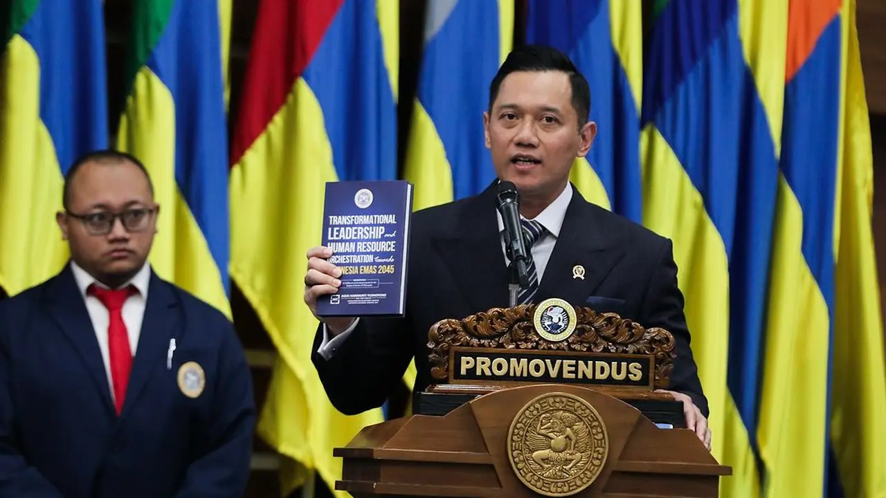 AHY Lulus dengan Predikat Cumlaude sebagai Doktor dari Unair, Rektor ...