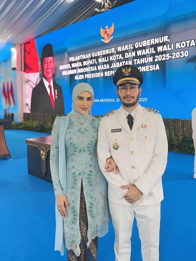 7 Potret Syahnaz Tampil Anggun Jadi Istri Bupati, Cocok dengan Seragam ...