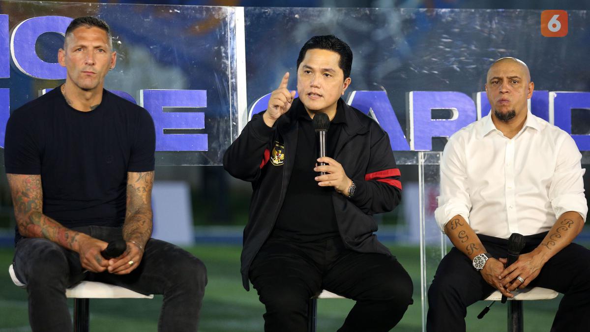 Roberto Carlos cs Jadi Pelatih Pemain U-16 di Fourfeo, Erick Thohir ...