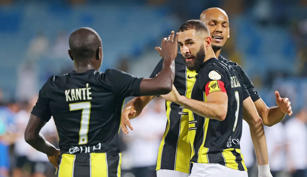 Foto: Melihat Aksi Karim Benzema Saat Membantu Al Ittihad Hajar Al ...