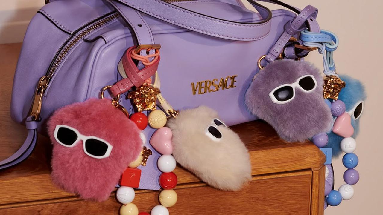 Di Balik Layar Akuisisi Versace oleh Prada Seharga Rp23,5 Triliun ...
