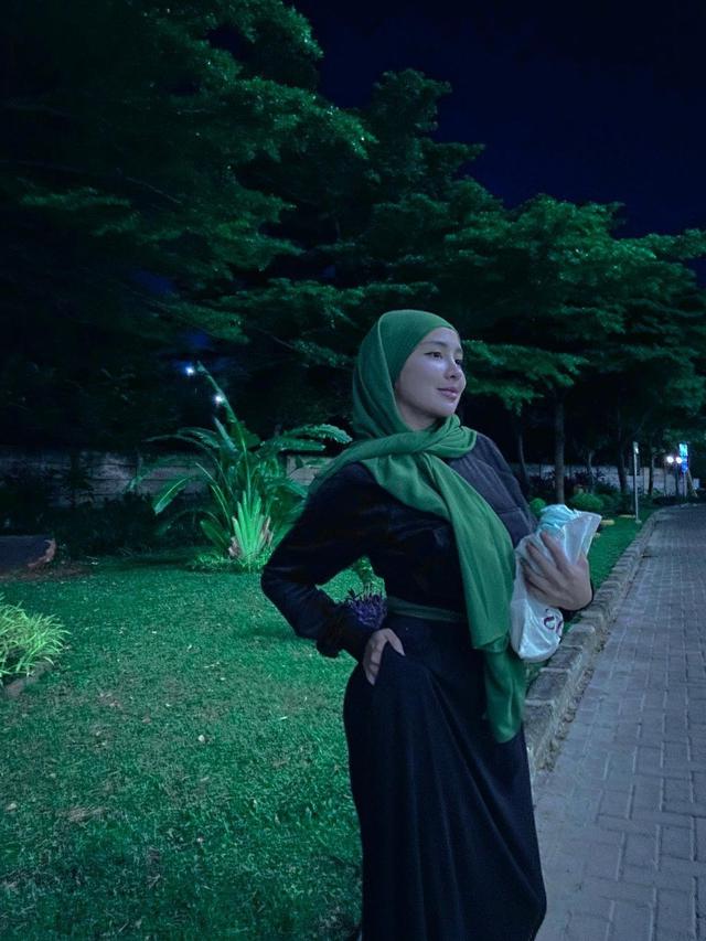 6 Potret Cupi Cupita Tampil Berhijab Jalani Ramadhan Bareng Suami ...