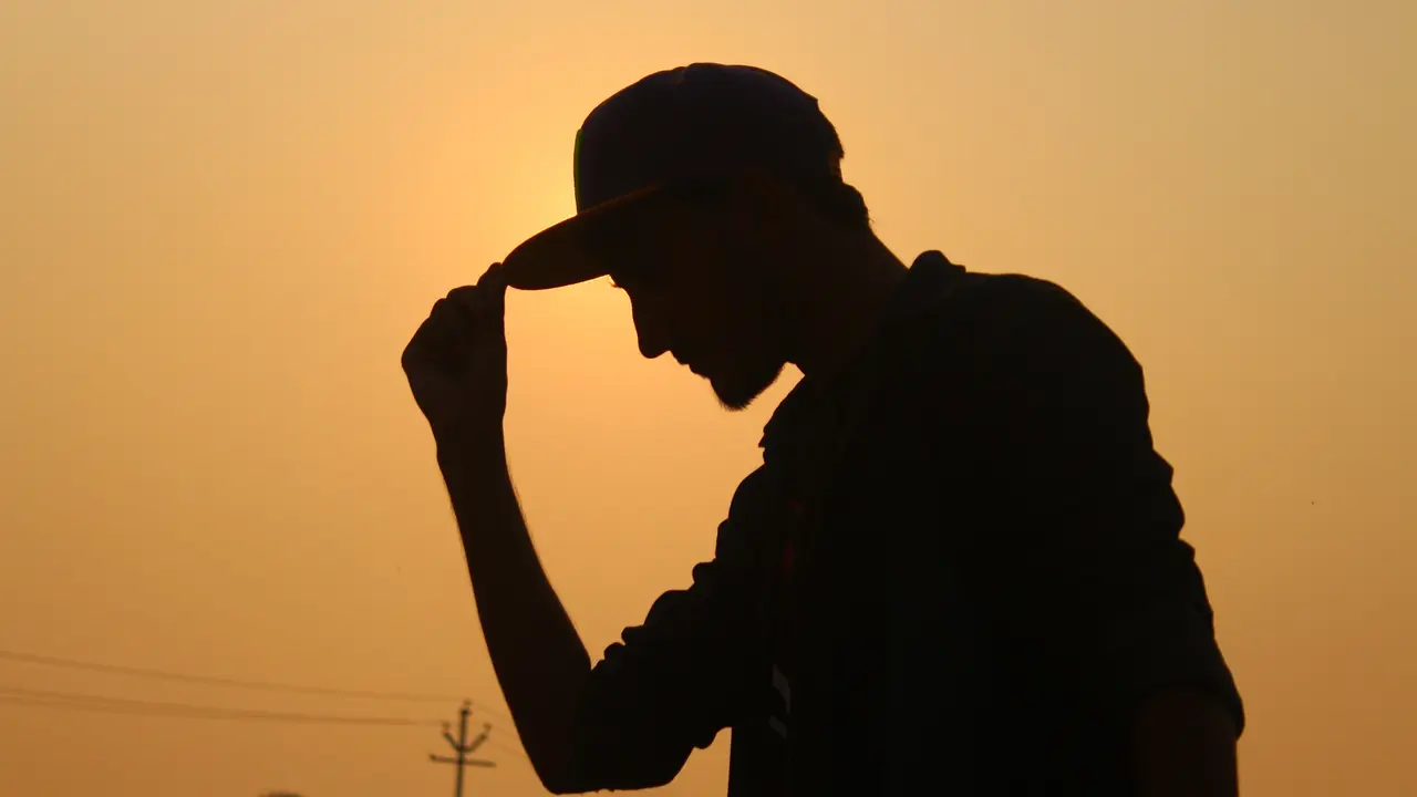 9 Jenis Topi Pria Keren Terpopuler, Bikin Penampilan Makin Stylish ...