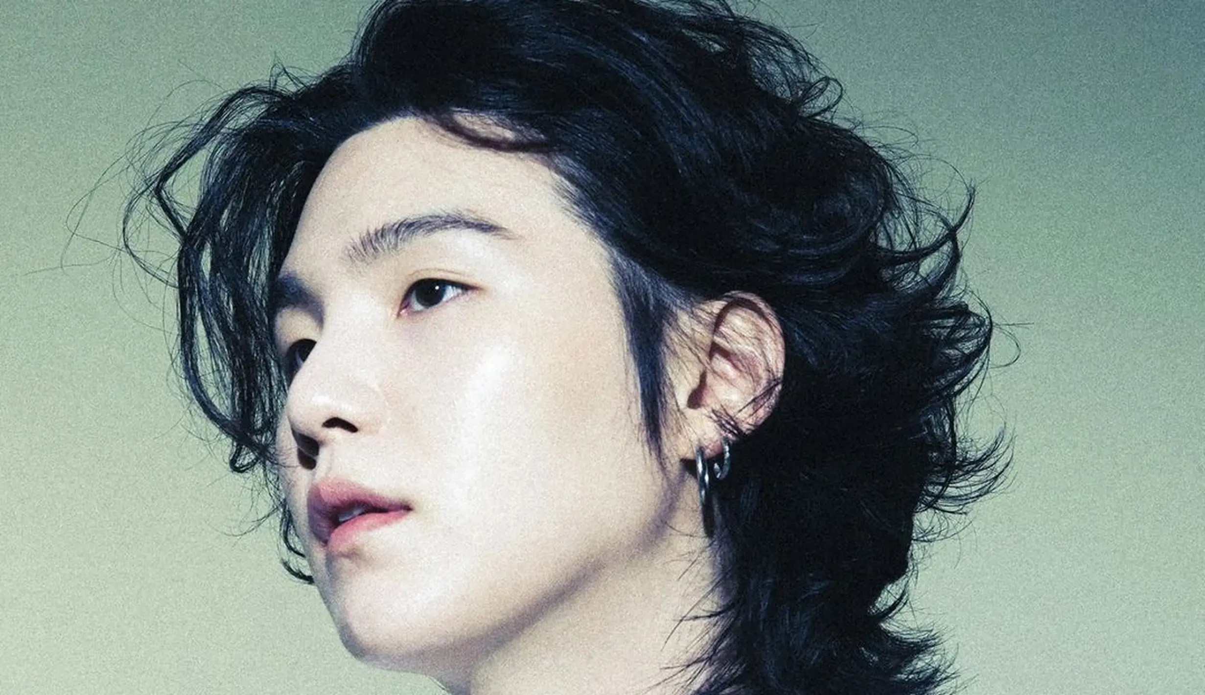 Pesona Suga BTS dengan Rambut Gondrong, Aura Ketampanannya Bikin Salfok ...