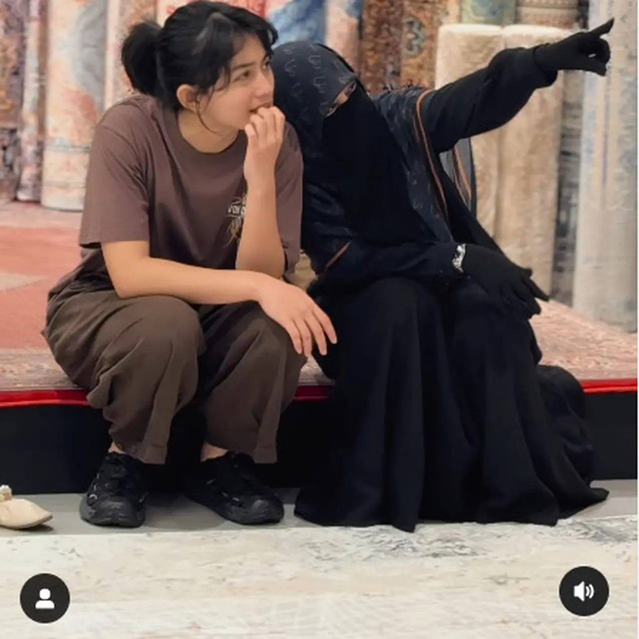 6 Potret Kedekatan Umi Pipik dan Sintya Marisca, Sering Saling Berkirim ...