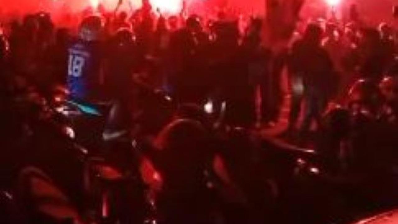 Warga dan Bobotoh Tumpah Ruah ke Jalanan, Konvoi Rayakan Persib Juara ...