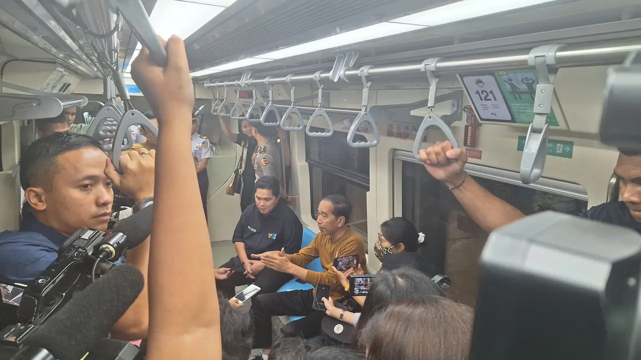 Jokowi Harap LRT Jabodebek Mampu Kurangi Kemacetan Jakarta - News Liputan6.com