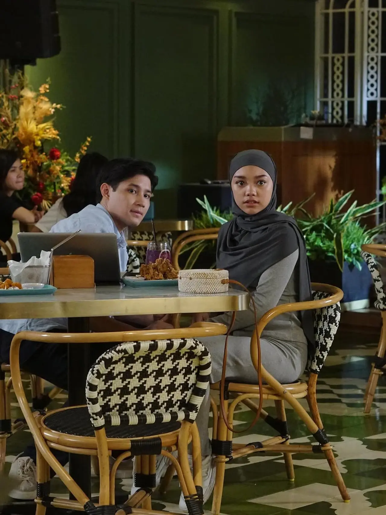 6 Potret Naura Ayu di Balik Layar Series Santri Pilihan Bunda 2, Tertantang dengan Ceritanya ...