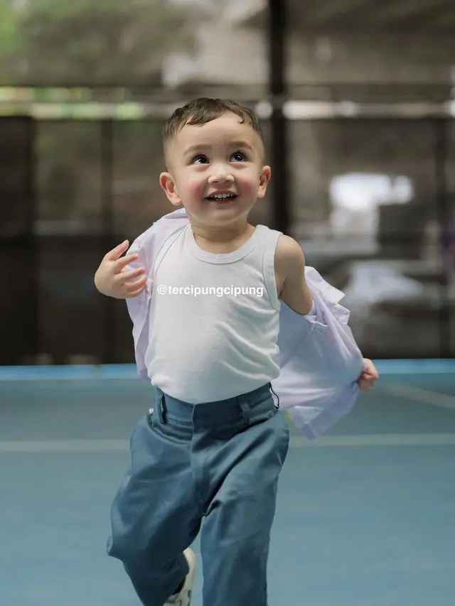 Gantengnya Cipung Pakai Seragam SMA 10 Potretnya Bikin Dilan Bisa Minder Entertainment Fimela Com