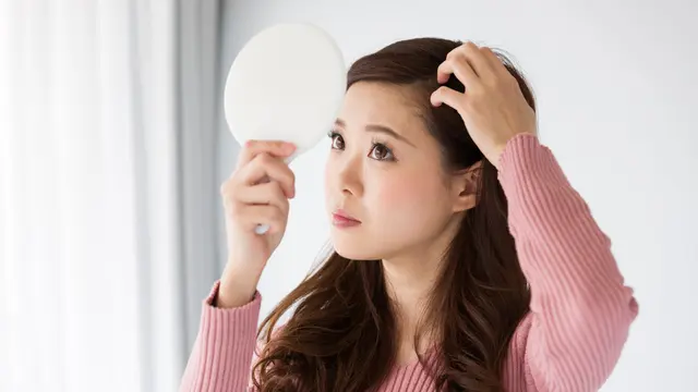 10 Cara Memilih Shampo untuk Rambut Kering yang Tepat - Fashion ...
