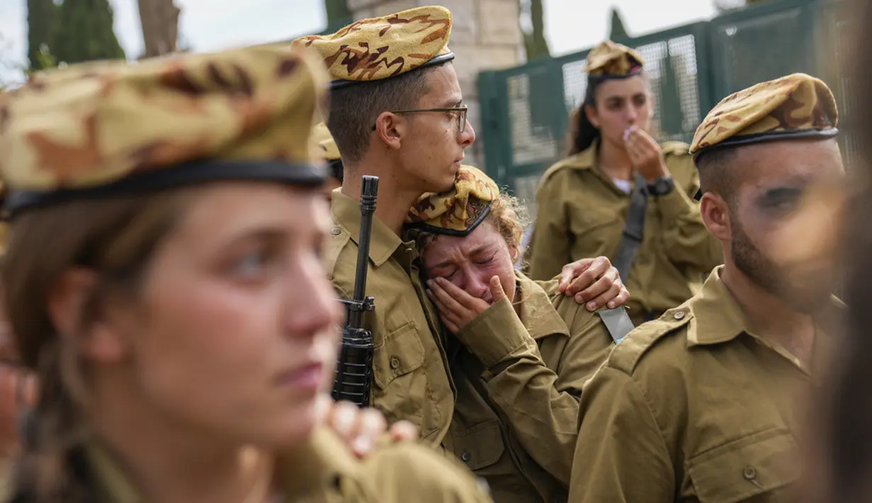 Tangis Tentara Israel Saat Pemakaman Prajurit yang Tewas Ditembak ...