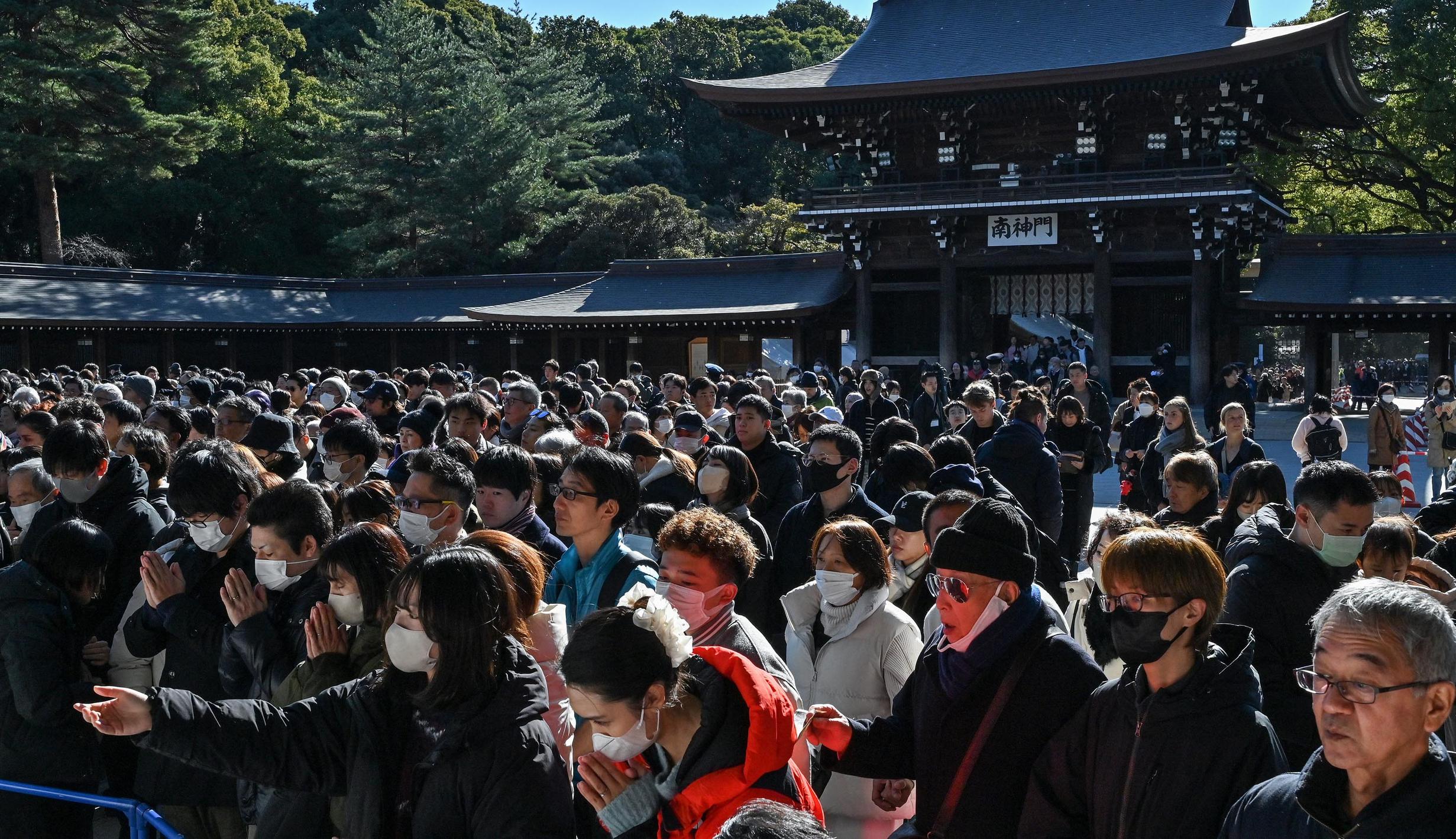Mengenal Hatsumode, Tradisi Berdoa di Jepang pada Tiga Hari Pertama ...