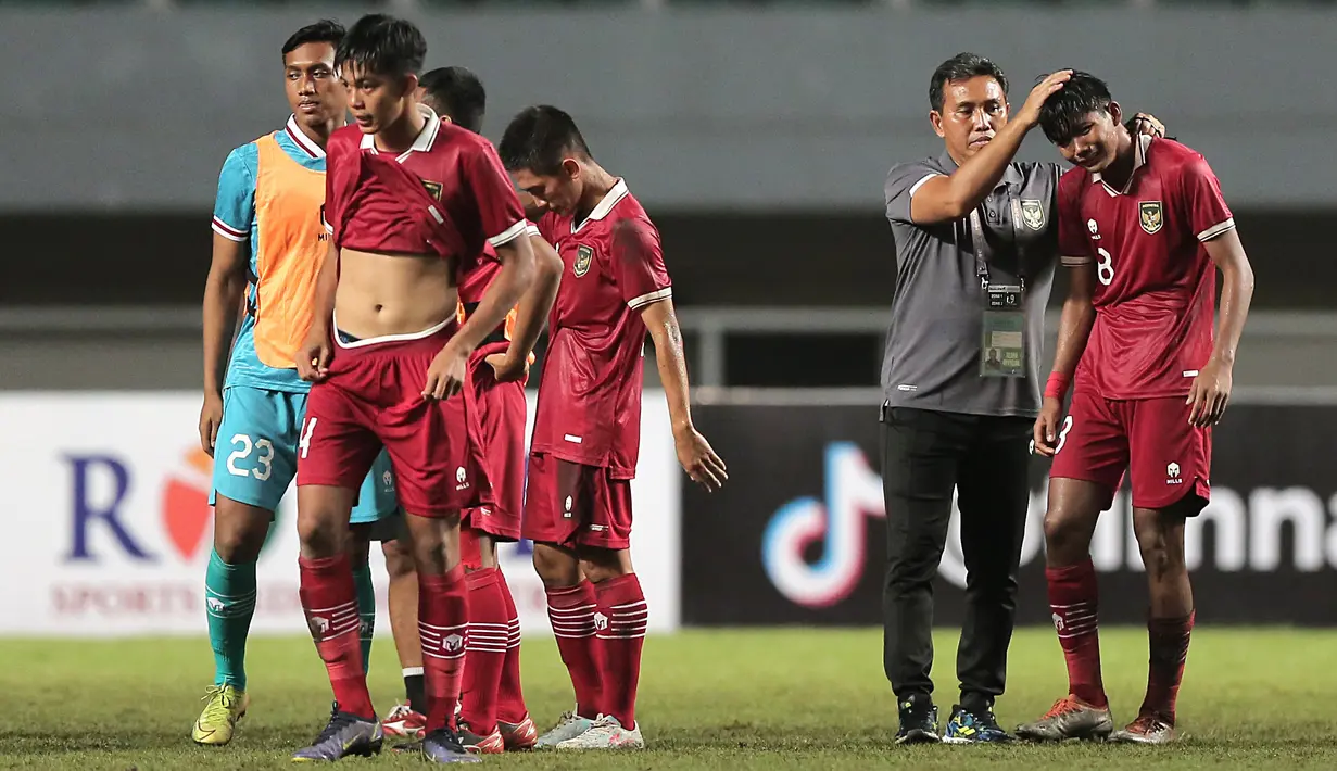 Foto: Arkhan Kaka Menangis usai Timnas Indonesia U-17 Dibantai Malaysia ...