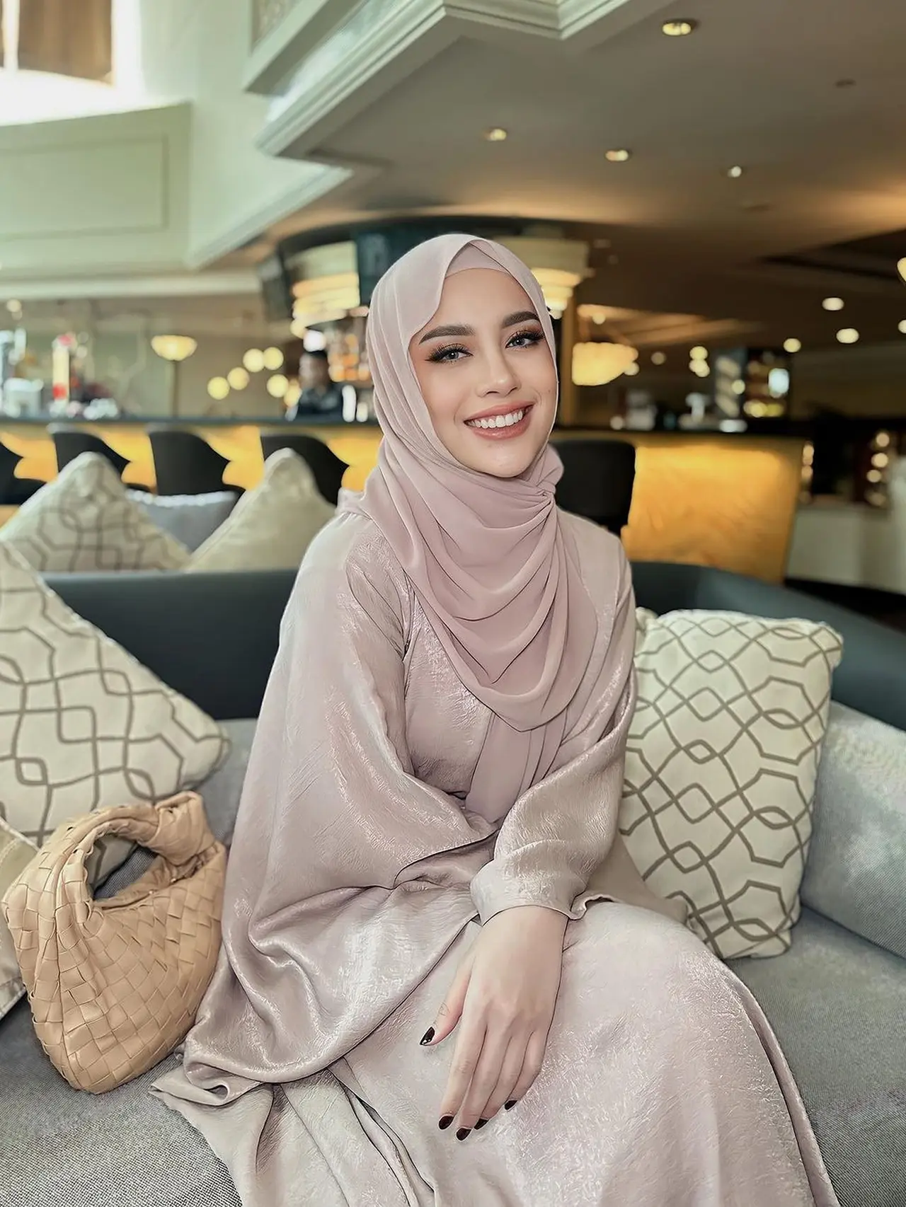5 Model Hijab Pashmina yang Simpel dan Cantik di 2025, Pilih yang Cocok ...