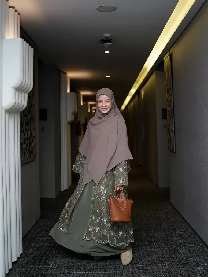 Hijrah-nya Selalu Dipuji, Gaya Hijab Syar’i Natasha Rizky yang Bisa Jadi Inspirasi untuk Lebaran ...