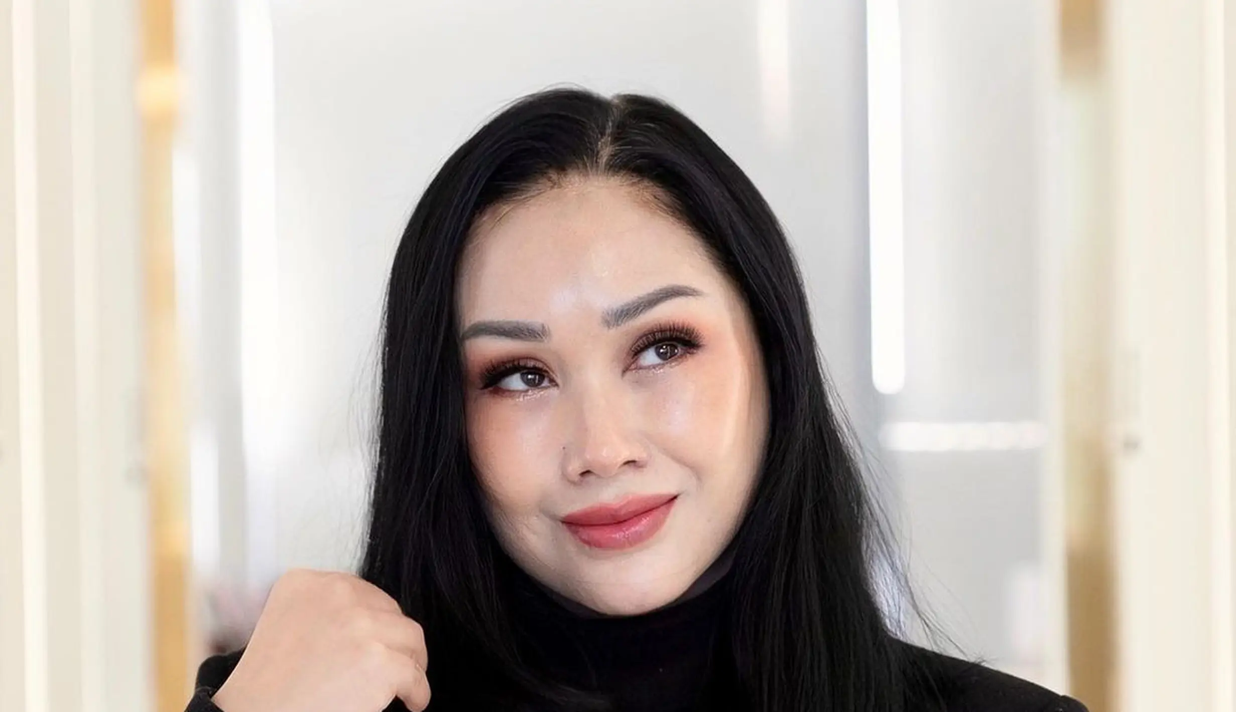 8 Potret Makeup Minimalis Titi DJ usai Operasi Anti Aging, Makin Awet ...