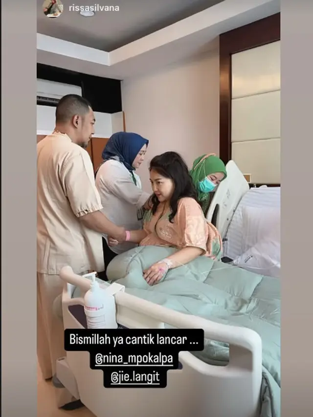 6 Potret Detik-detik Mpok Alpa Lahirkan Anak Kembar, Persalinan Dibiayai Raffi Ahmad - Hot ...