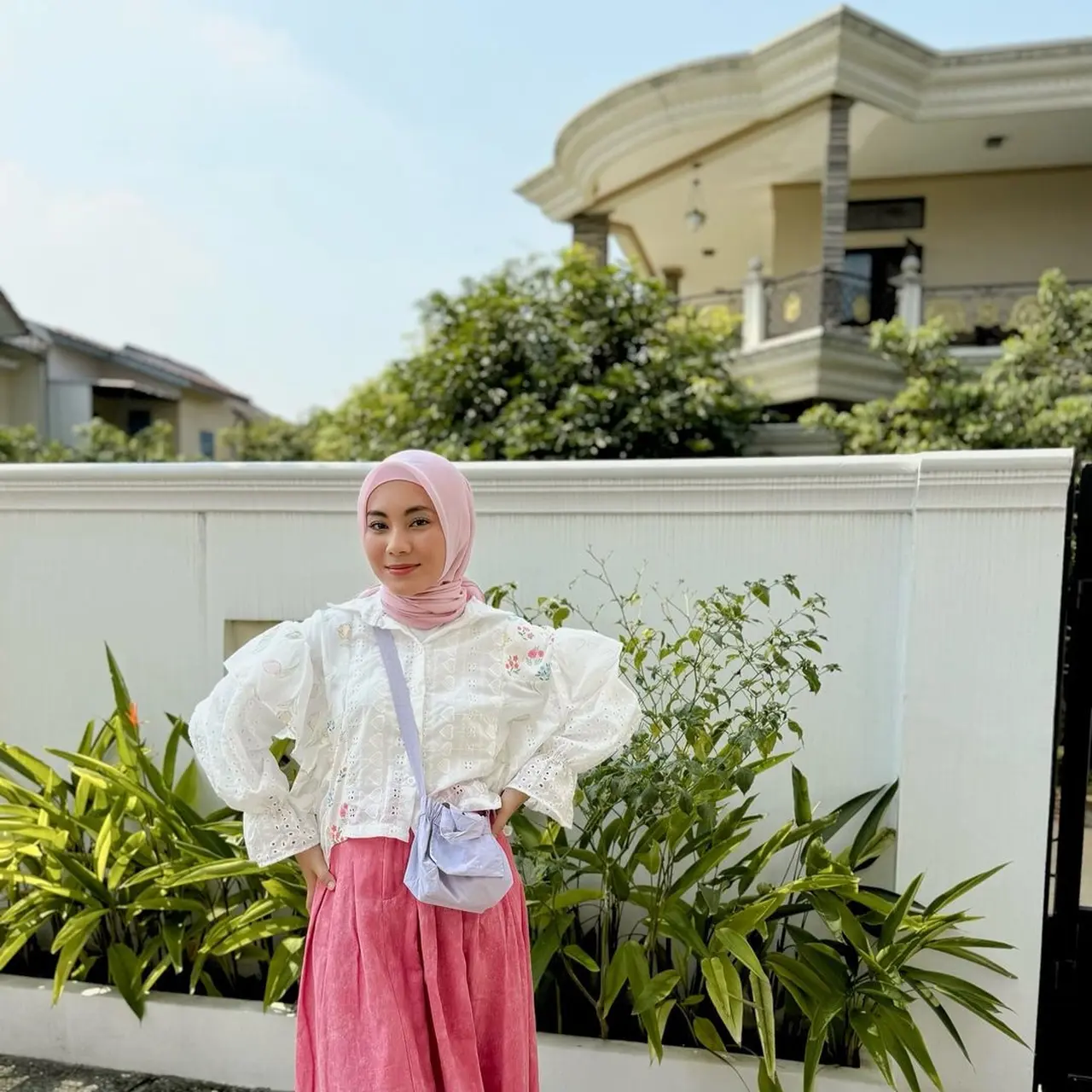 6 Potret Bunga Fathia Kakak Rey Bong Jarang Tersorot, Kenal dengan ...