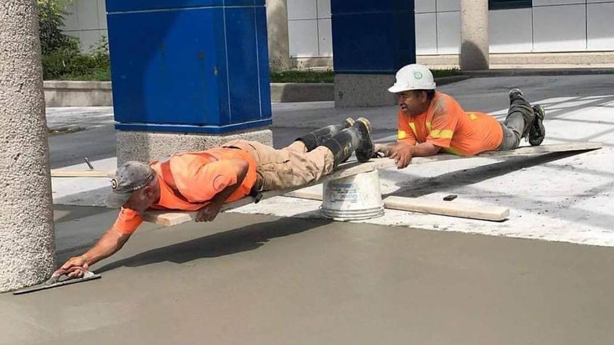 6 Potret Kuli Proyek Gotong Royong Saat Selesaikan Pekerjaan, Totalitas ...