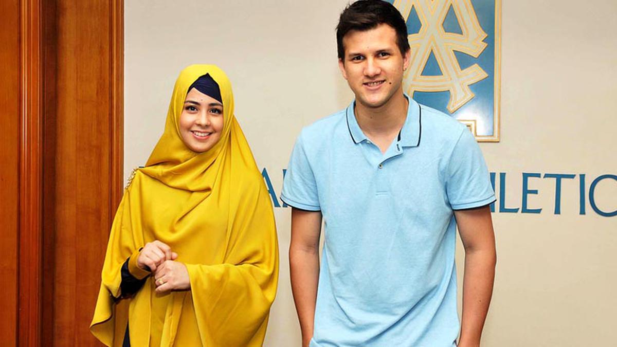 Ada Gadis 14 Tahun Di Antara Risty Tagor-Stuart Collin - ShowBiz ...